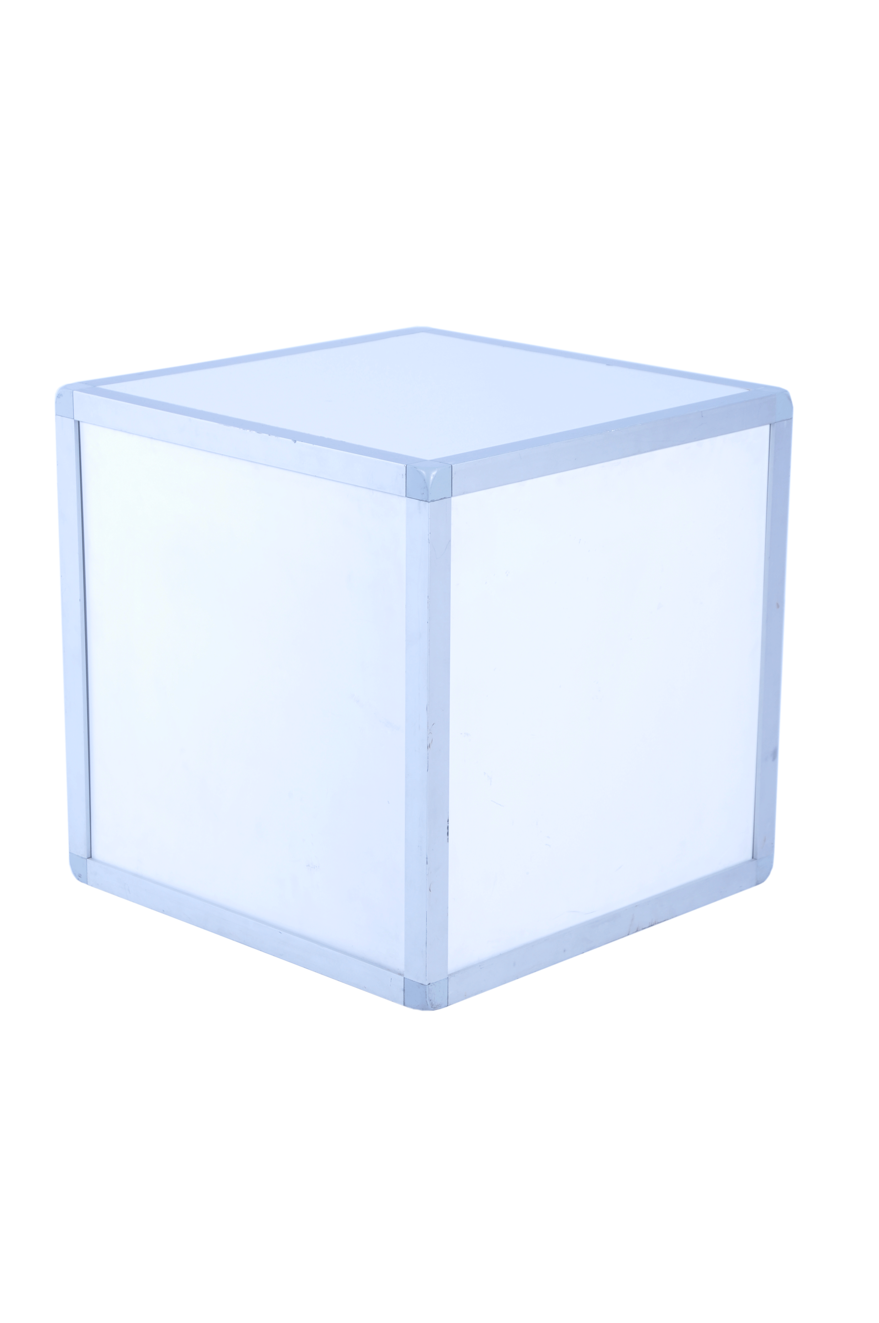 MEDIUM DISPLAY PLINTH - WHITE – GES